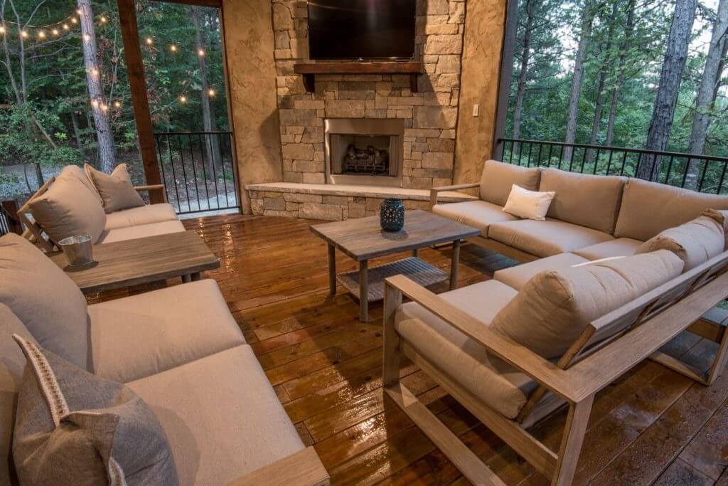 Ziplining in Broken Bow - Beavers Bend Creative Escapes