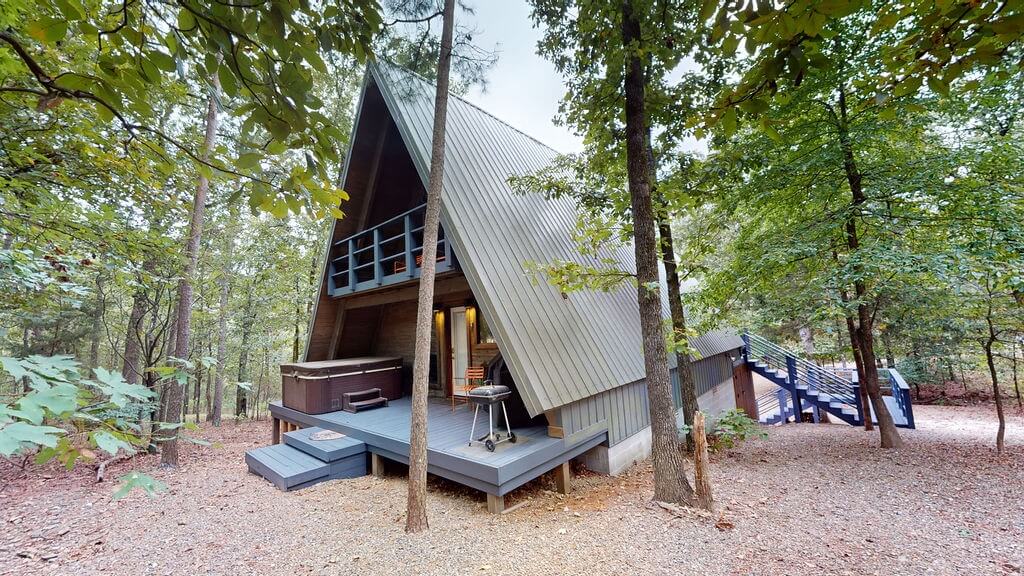 Hochatown Distillery - Beavers Bend Creative Escapes